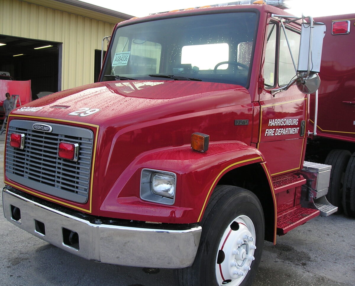 2000 Freightliner FL70 Tractor and 1999 Hackney 20 Bay Trailer ...